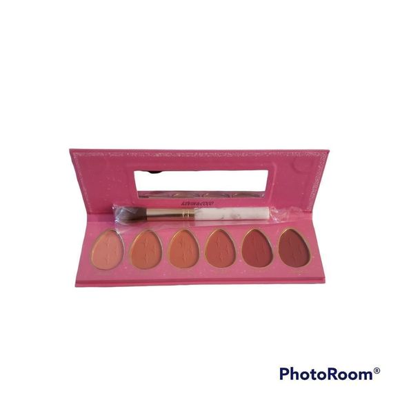 Kevin and Coco | Makeup | Nwtkevin And Coco Fashion Blush Pallette ...